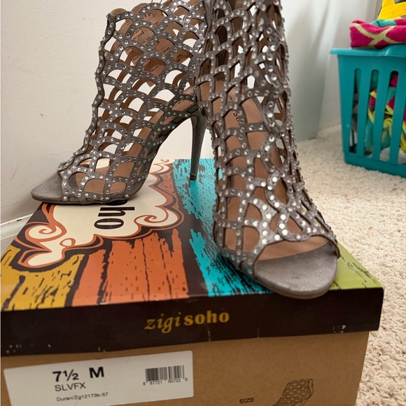 Zigi Soho | Shoes | Zigi Soho Metallic Silver Heels | Poshmark